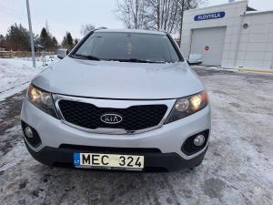 Grey Kia Sorento 2011 in Kelme, with an engine capacity of 2.40 L and mileage of 267 thousand km for 5900 €, photo 3 on AUTOMOTO.COM.LV