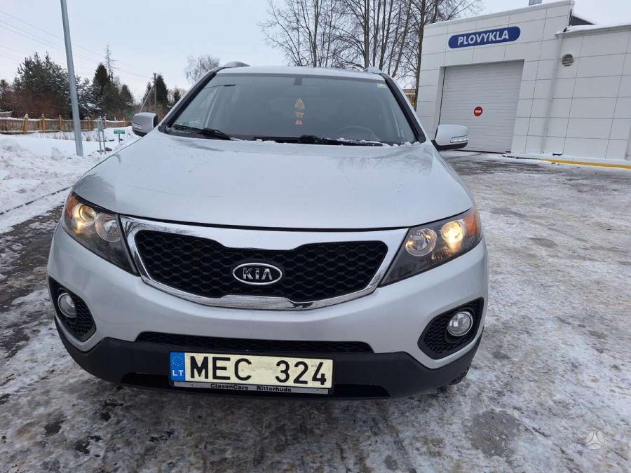 Grey Kia Sorento 2011 in Kelme, with an engine capacity of 2.40 L and mileage of 267 thousand km for 5900 €, photo 3 on AUTOMOTO.COM.LV