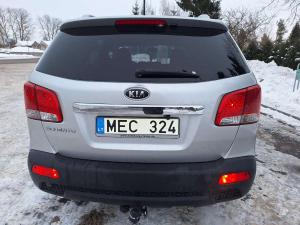 Grey Kia Sorento 2011 in Kelme, with an engine capacity of 2.40 L and mileage of 267 thousand km for 5900 €, photo 4 on AUTOMOTO.COM.LV
