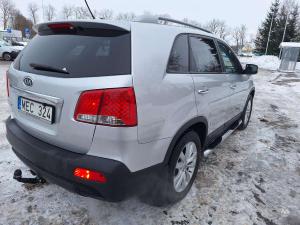 Grey Kia Sorento 2011 in Kelme, with an engine capacity of 2.40 L and mileage of 267 thousand km for 5900 €, photo 6 on AUTOMOTO.COM.LV