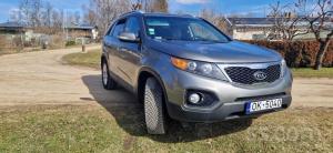 Pelēks Kia Sorento 2011 Rīga, ar dzinēja tilpumu 2.20 L un nobraukumu 118 tūkst. km par 5400 €, foto 3 vietnē AUTOMOTO.COM.LV