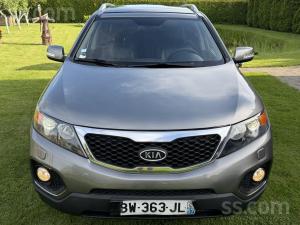 Pelēks Kia Sorento 2011 Rīga, ar dzinēja tilpumu 2.20 L un nobraukumu 241 tūkst. km par 7250 €, foto 3 vietnē AUTOMOTO.COM.LV
