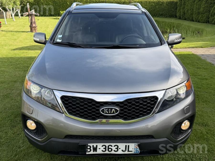 Pelēks Kia Sorento 2011 Rīga, ar dzinēja tilpumu 2.20 L un nobraukumu 241 tūkst. km par 7250 €, foto 3 vietnē AUTOMOTO.COM.LV