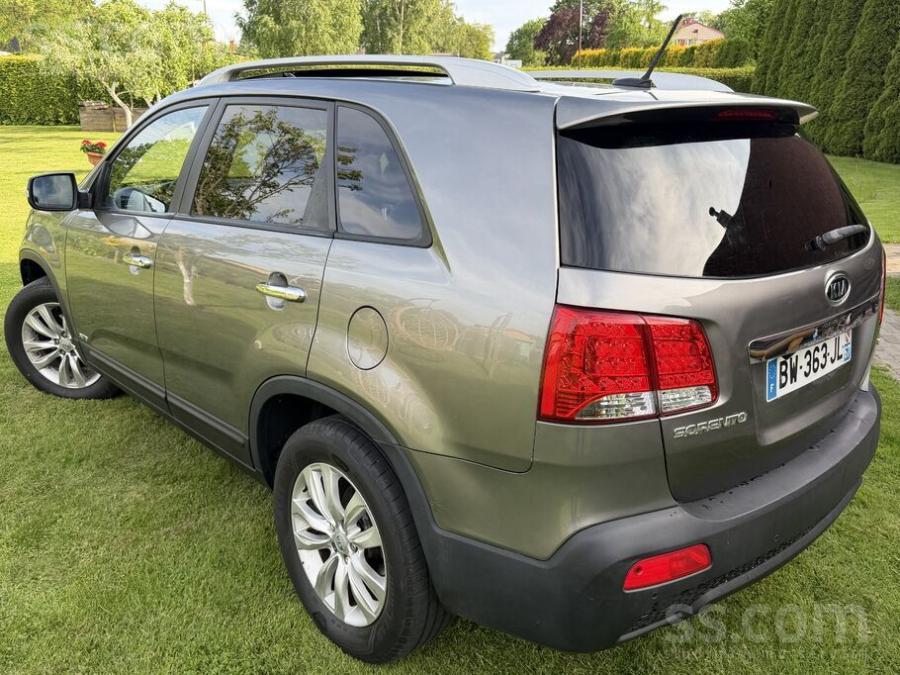 Pelēks Kia Sorento 2011 Rīga, ar dzinēja tilpumu 2.20 L un nobraukumu 241 tūkst. km par 7250 €, foto 5 vietnē AUTOMOTO.COM.LV