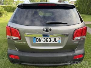 Pelēks Kia Sorento 2011 Rīga, ar dzinēja tilpumu 2.20 L un nobraukumu 241 tūkst. km par 7250 €, foto 6 vietnē AUTOMOTO.COM.LV