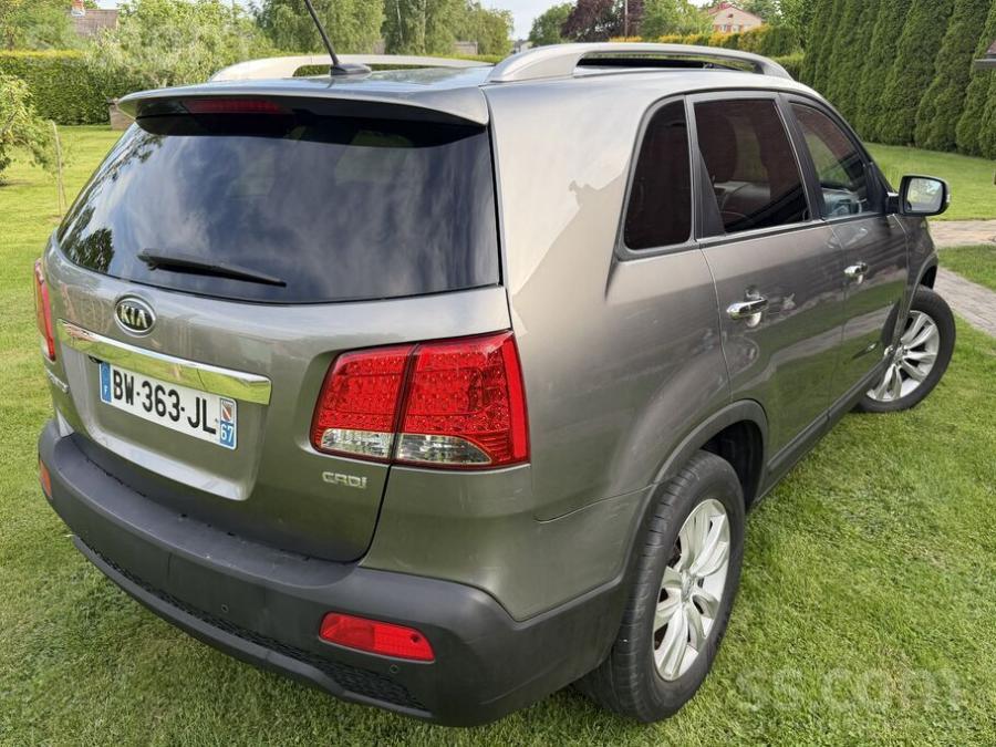 Pelēks Kia Sorento 2011 Rīga, ar dzinēja tilpumu 2.20 L un nobraukumu 241 tūkst. km par 7250 €, foto 7 vietnē AUTOMOTO.COM.LV