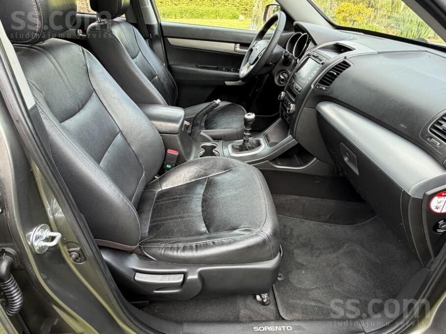Pelēks Kia Sorento 2011 Rīga, ar dzinēja tilpumu 2.20 L un nobraukumu 241 tūkst. km par 7250 €, foto 15 vietnē AUTOMOTO.COM.LV