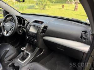Pelēks Kia Sorento 2011 Rīga, ar dzinēja tilpumu 2.20 L un nobraukumu 241 tūkst. km par 7250 €, foto 16 vietnē AUTOMOTO.COM.LV