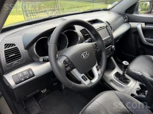 Pelēks Kia Sorento 2011 Rīga, ar dzinēja tilpumu 2.20 L un nobraukumu 241 tūkst. km par 7250 €, foto 17 vietnē AUTOMOTO.COM.LV