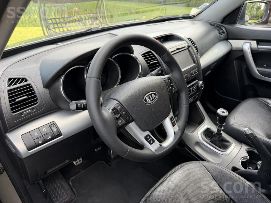 Pelēks Kia Sorento 2011 Rīga, ar dzinēja tilpumu 2.20 L un nobraukumu 241 tūkst. km par 7250 €, foto 17 vietnē AUTOMOTO.COM.LV