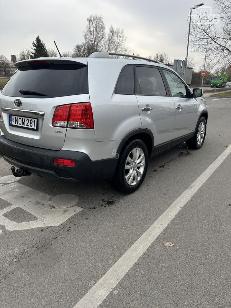 Pelēks Kia Sorento 2011 Marijampole, ar dzinēja tilpumu 2.20 L un nobraukumu 267 tūkst. km par 6200 €, foto 6 vietnē AUTOMOTO.COM.LV