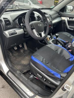 Pelēks Kia Sorento 2011 Marijampole, ar dzinēja tilpumu 2.20 L un nobraukumu 267 tūkst. km par 6200 €, foto 10 vietnē AUTOMOTO.COM.LV