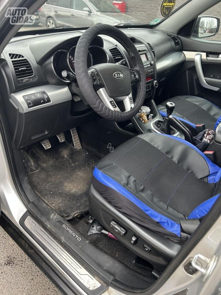 Pelēks Kia Sorento 2011 Marijampole, ar dzinēja tilpumu 2.20 L un nobraukumu 267 tūkst. km par 6200 €, foto 10 vietnē AUTOMOTO.COM.LV