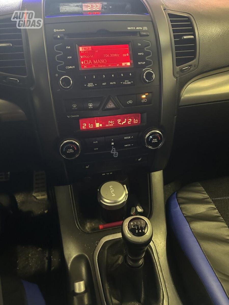 Pelēks Kia Sorento 2011 Marijampole, ar dzinēja tilpumu 2.20 L un nobraukumu 267 tūkst. km par 6200 €, foto 14 vietnē AUTOMOTO.COM.LV