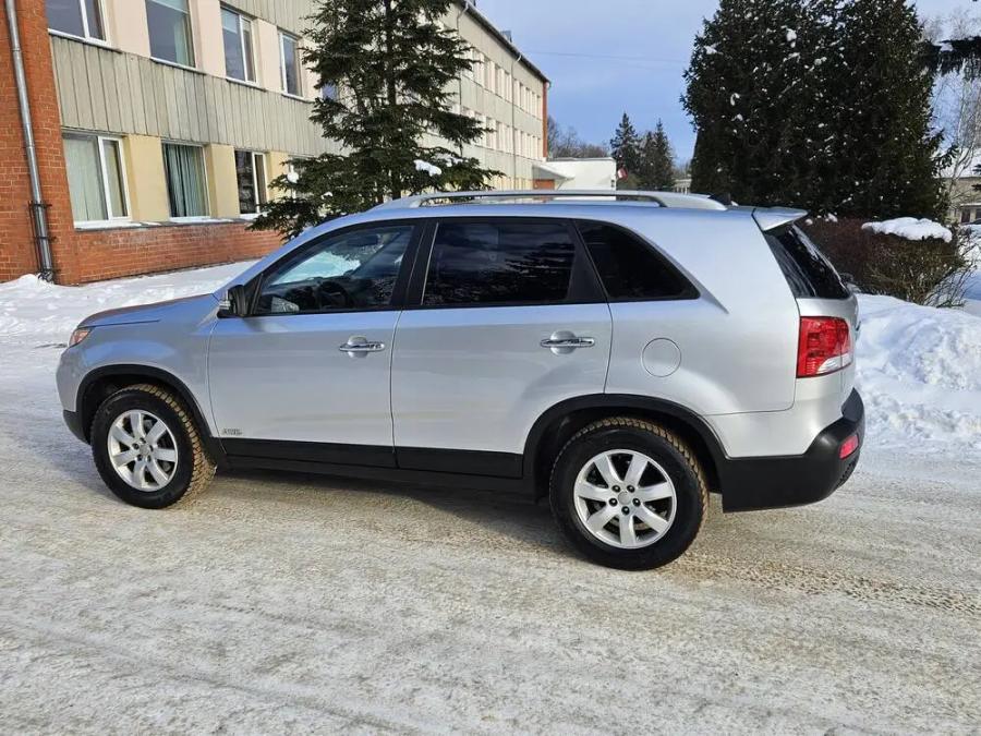Grey Kia Sorento 2011 in Jekabpils, with an engine capacity of 2.20 L and mileage of 265 thousand km for 7690 €, photo 9 on AUTOMOTO.COM.LV