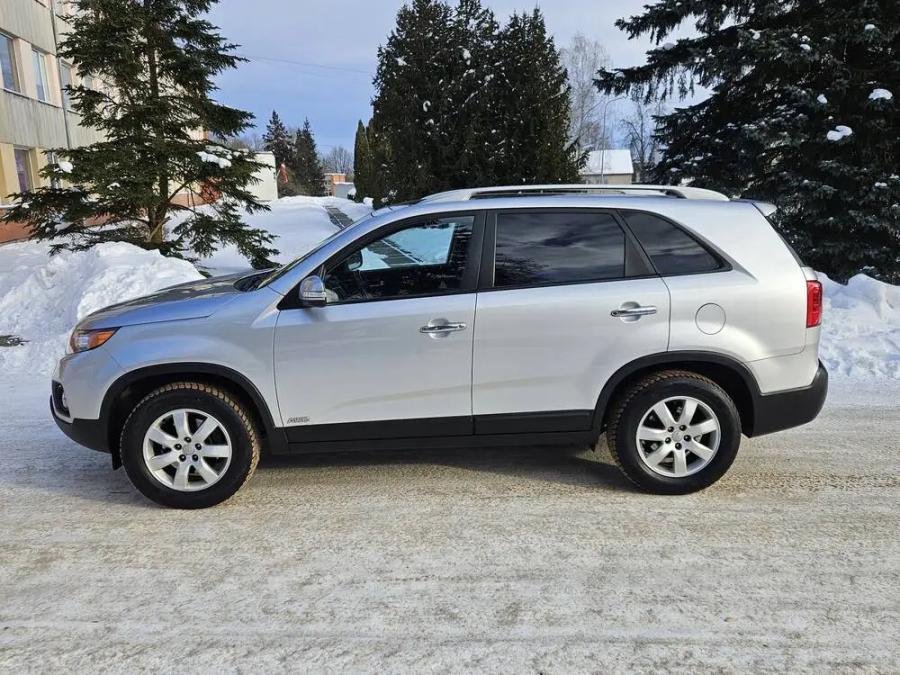 Grey Kia Sorento 2011 in Jekabpils, with an engine capacity of 2.20 L and mileage of 265 thousand km for 7690 €, photo 10 on AUTOMOTO.COM.LV