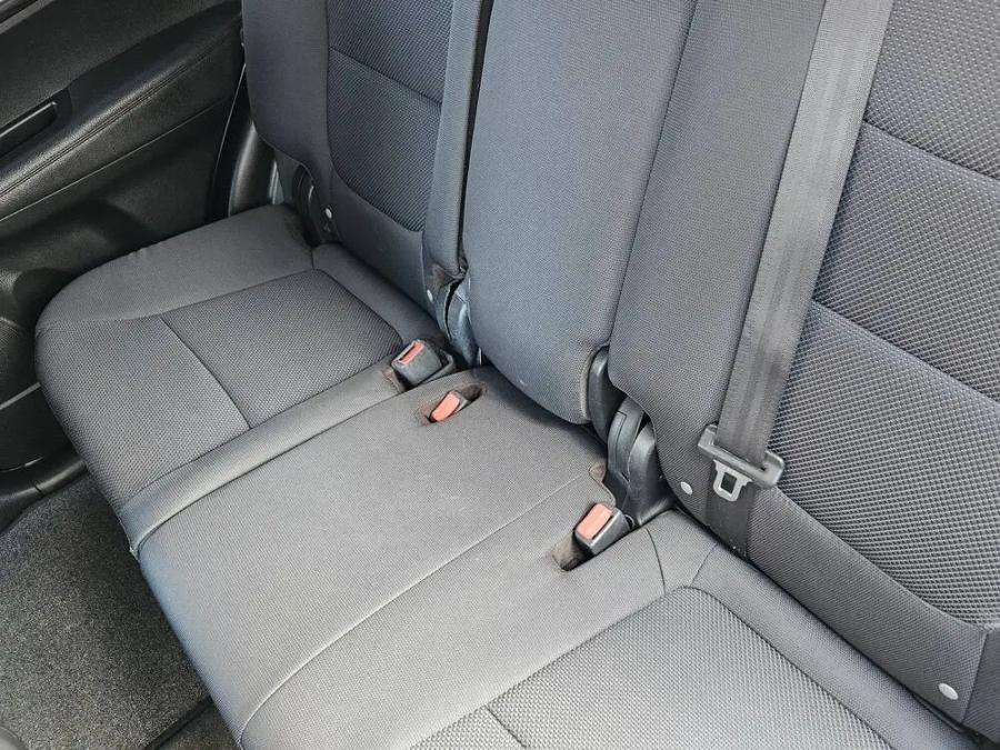 Grey Kia Sorento 2011 in Jekabpils, with an engine capacity of 2.20 L and mileage of 265 thousand km for 7690 €, photo 12 on AUTOMOTO.COM.LV