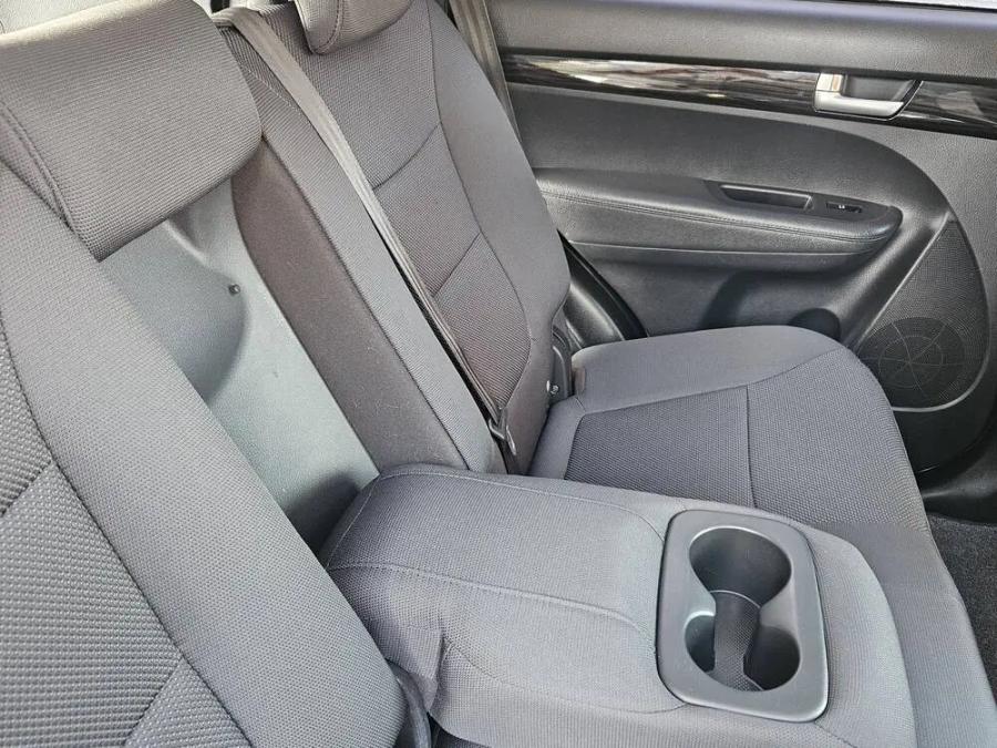 Grey Kia Sorento 2011 in Jekabpils, with an engine capacity of 2.20 L and mileage of 265 thousand km for 7690 €, photo 15 on AUTOMOTO.COM.LV