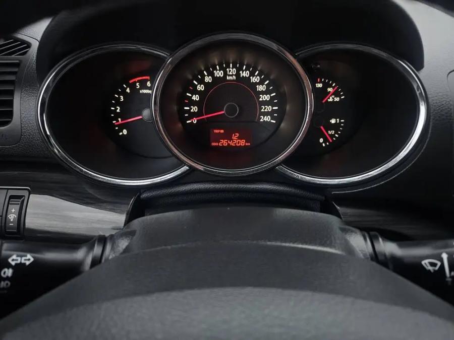 Grey Kia Sorento 2011 in Jekabpils, with an engine capacity of 2.20 L and mileage of 265 thousand km for 7690 €, photo 30 on AUTOMOTO.COM.LV