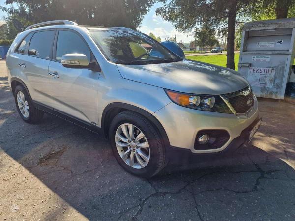 Pelēks Kia Sorento 2011 Jurbarkas, ar dzinēja tilpumu 2.20 L un nobraukumu 320 tūkst. km par 4850 €, foto 2 vietnē AUTOMOTO.COM.LV