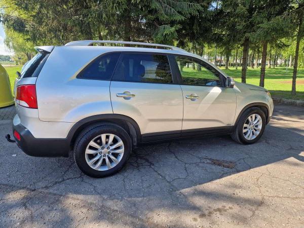Pelēks Kia Sorento 2011 Jurbarkas, ar dzinēja tilpumu 2.20 L un nobraukumu 320 tūkst. km par 4850 €, foto 4 vietnē AUTOMOTO.COM.LV