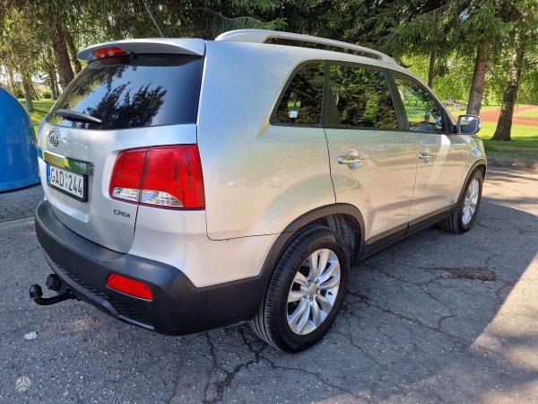 Pelēks Kia Sorento 2011 Jurbarkas, ar dzinēja tilpumu 2.20 L un nobraukumu 320 tūkst. km par 4850 €, foto 5 vietnē AUTOMOTO.COM.LV
