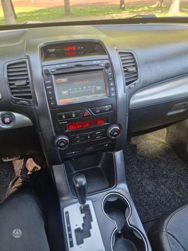 Pelēks Kia Sorento 2011 Jurbarkas, ar dzinēja tilpumu 2.20 L un nobraukumu 320 tūkst. km par 4850 €, foto 7 vietnē AUTOMOTO.COM.LV