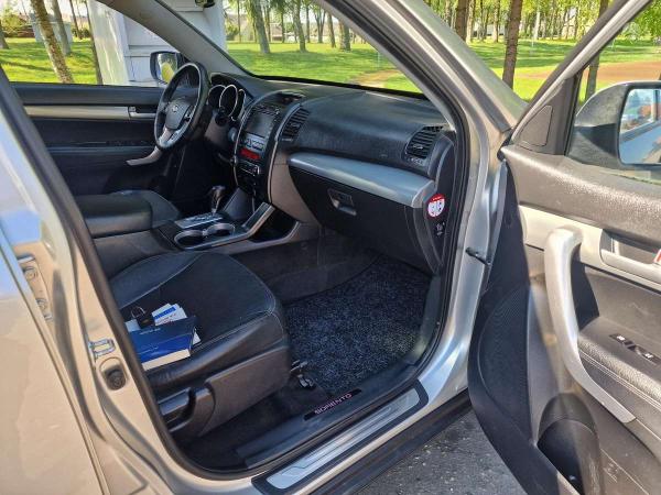 Pelēks Kia Sorento 2011 Jurbarkas, ar dzinēja tilpumu 2.20 L un nobraukumu 320 tūkst. km par 4850 €, foto 10 vietnē AUTOMOTO.COM.LV