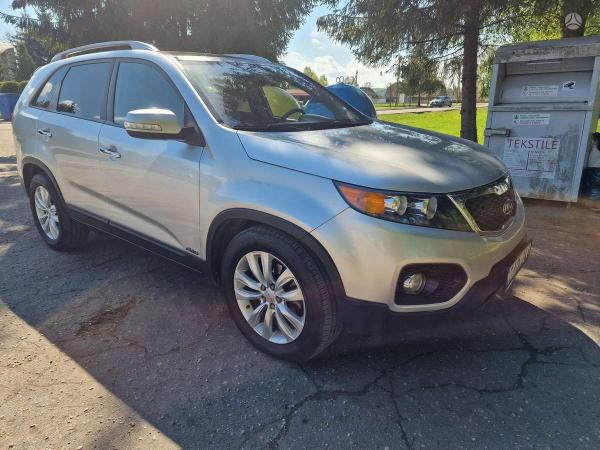 Pelēks Kia Sorento 2011 Jurbarkas, ar dzinēja tilpumu 2.20 L un nobraukumu 320 tūkst. km par 4850 €, foto 3 vietnē AUTOMOTO.COM.LV