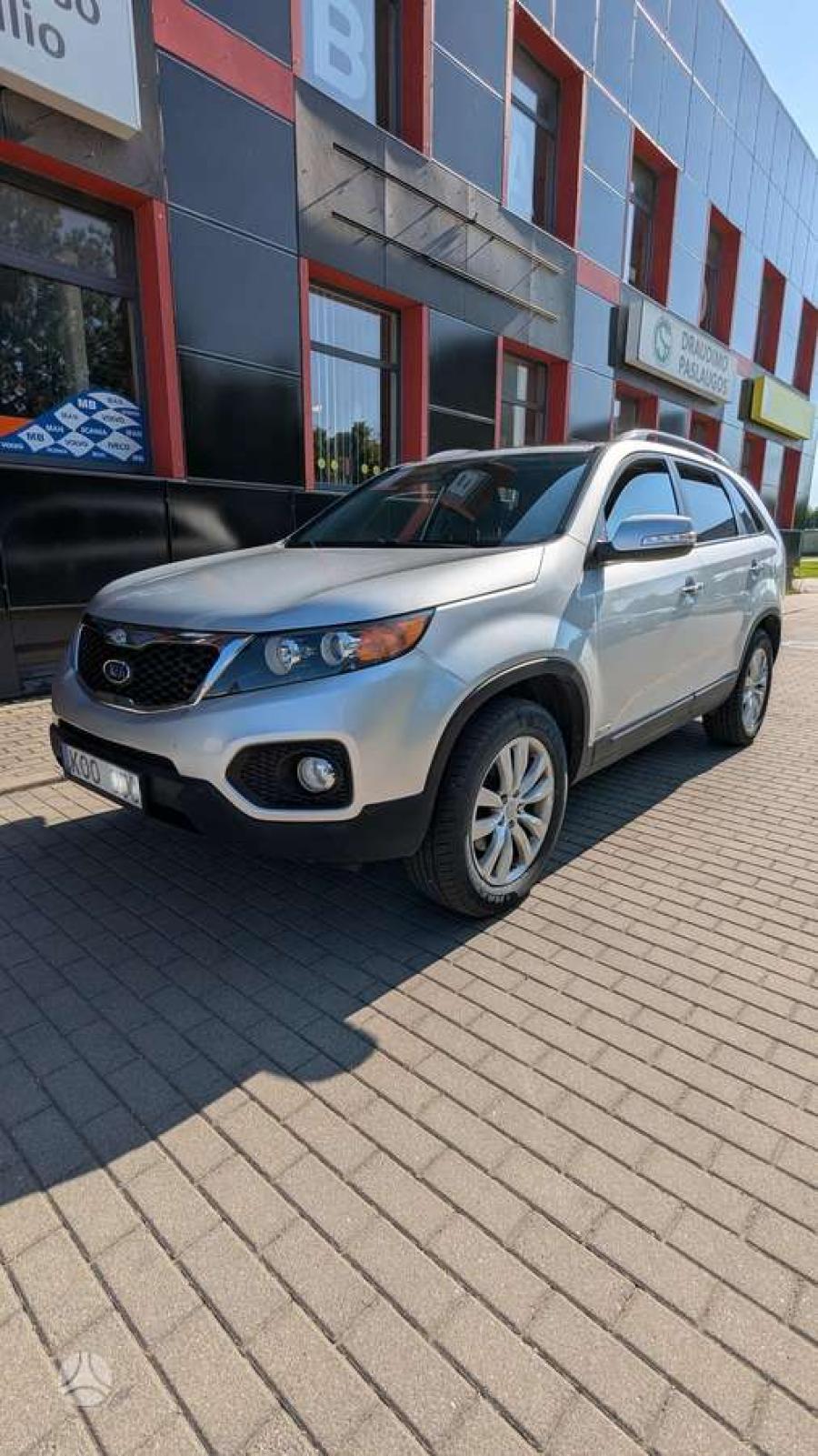 Pelēks Kia Sorento 2011 Mažeikiai, ar dzinēja tilpumu 2.20 L un nobraukumu 157 tūkst. km par 6500 €, foto 1 vietnē AUTOMOTO.COM.LV