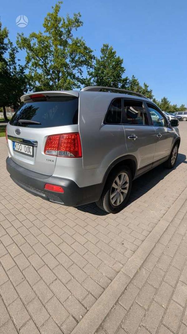 Grey Kia Sorento 2011 in Mazeikiai, with an engine capacity of 2.20 L and mileage of 157 thousand km for 6500 €, photo 2 on AUTOMOTO.COM.LV