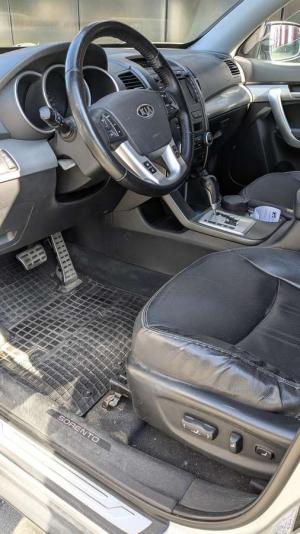 Pelēks Kia Sorento 2011 Mažeikiai, ar dzinēja tilpumu 2.20 L un nobraukumu 157 tūkst. km par 6500 €, foto 4 vietnē AUTOMOTO.COM.LV