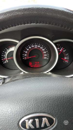 Pelēks Kia Sorento 2011 Mažeikiai, ar dzinēja tilpumu 2.20 L un nobraukumu 157 tūkst. km par 6500 €, foto 5 vietnē AUTOMOTO.COM.LV