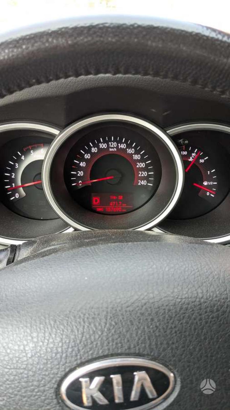 Pelēks Kia Sorento 2011 Mažeikiai, ar dzinēja tilpumu 2.20 L un nobraukumu 157 tūkst. km par 6500 €, foto 5 vietnē AUTOMOTO.COM.LV