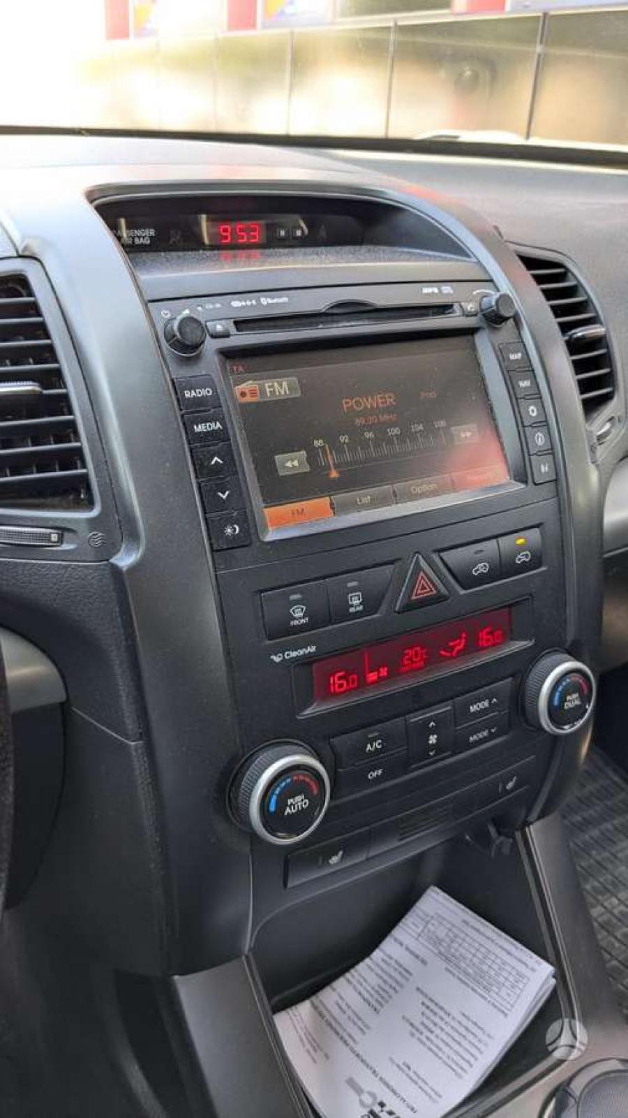 Pelēks Kia Sorento 2011 Mažeikiai, ar dzinēja tilpumu 2.20 L un nobraukumu 157 tūkst. km par 6500 €, foto 6 vietnē AUTOMOTO.COM.LV