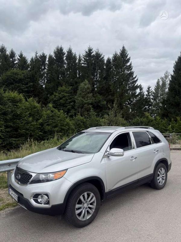 Pelēks Kia Sorento 2011 Šauļi, ar dzinēja tilpumu 2.35 L un nobraukumu 180 tūkst. km par 6650 €, foto 1 vietnē AUTOMOTO.COM.LV