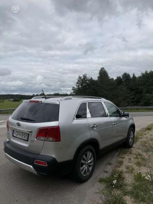 Grey Kia Sorento 2011 in Siauliai, with an engine capacity of 2.35 L and mileage of 180 thousand km for 6650 €, photo 5 on AUTOMOTO.COM.LV