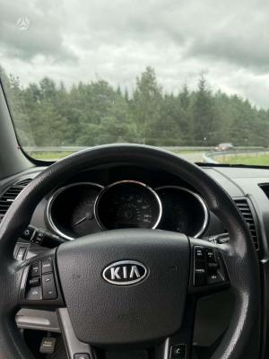 Grey Kia Sorento 2011 in Siauliai, with an engine capacity of 2.35 L and mileage of 180 thousand km for 6650 €, photo 13 on AUTOMOTO.COM.LV