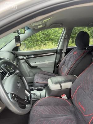 Grey Kia Sorento 2011 in Siauliai, with an engine capacity of 2.40 L and mileage of 180 thousand km for 6650 €, photo 7 on AUTOMOTO.COM.LV
