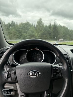 Grey Kia Sorento 2011 in Siauliai, with an engine capacity of 2.40 L and mileage of 180 thousand km for 6650 €, photo 13 on AUTOMOTO.COM.LV