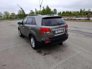 Pelēks Kia Sorento 2011 Mažeikiai, ar dzinēja tilpumu 2.20 L un nobraukumu 242 tūkst. km par 7200 €, foto 7 vietnē AUTOMOTO.COM.LV
