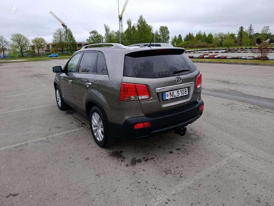 Pelēks Kia Sorento 2011 Mažeikiai, ar dzinēja tilpumu 2.20 L un nobraukumu 242 tūkst. km par 7200 €, foto 7 vietnē AUTOMOTO.COM.LV