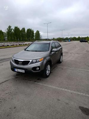 Grey Kia Sorento 2011 in Mazeikiai, with an engine capacity of 2.20 L and mileage of 242 thousand km for 7200 €, photo  on AUTOMOTO.COM.LV
