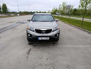 Pelēks Kia Sorento 2011 Mažeikiai, ar dzinēja tilpumu 2.20 L un nobraukumu 242 tūkst. km par 7200 €, foto 4 vietnē AUTOMOTO.COM.LV