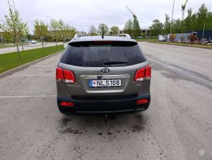 Pelēks Kia Sorento 2011 Mažeikiai, ar dzinēja tilpumu 2.20 L un nobraukumu 242 tūkst. km par 7200 €, foto 5 vietnē AUTOMOTO.COM.LV
