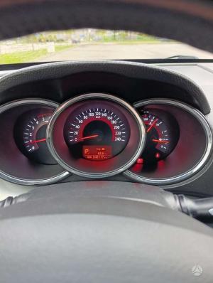 Pelēks Kia Sorento 2011 Mažeikiai, ar dzinēja tilpumu 2.20 L un nobraukumu 242 tūkst. km par 7200 €, foto 10 vietnē AUTOMOTO.COM.LV