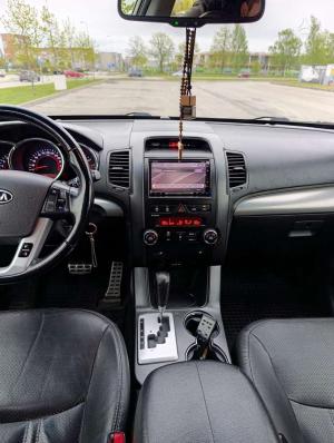 Pelēks Kia Sorento 2011 Mažeikiai, ar dzinēja tilpumu 2.20 L un nobraukumu 242 tūkst. km par 7200 €, foto 16 vietnē AUTOMOTO.COM.LV