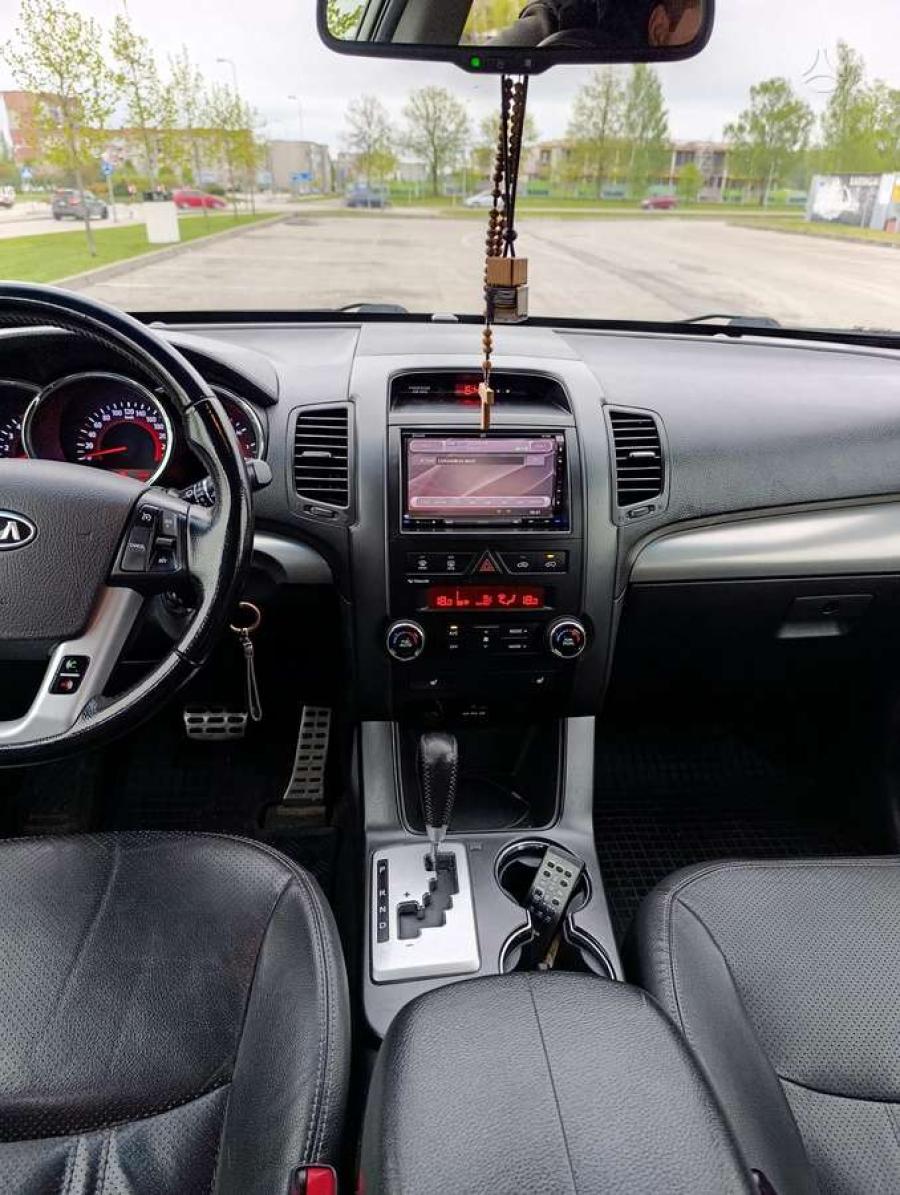 Pelēks Kia Sorento 2011 Mažeikiai, ar dzinēja tilpumu 2.20 L un nobraukumu 242 tūkst. km par 7200 €, foto 16 vietnē AUTOMOTO.COM.LV