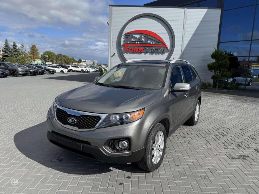 Grey Kia Sorento 2011 in Telschi, with an engine capacity of 2.20 L and mileage of 226 thousand km for 5700 €, photo 1 on AUTOMOTO.COM.LV