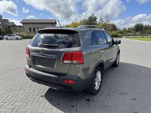 Grey Kia Sorento 2011 in Telschi, with an engine capacity of 2.20 L and mileage of 226 thousand km for 5700 €, photo 7 on AUTOMOTO.COM.LV